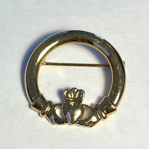 Unknown | Jewelry | Gold Metal Celtic Claddagh Brooch With Heart In ...